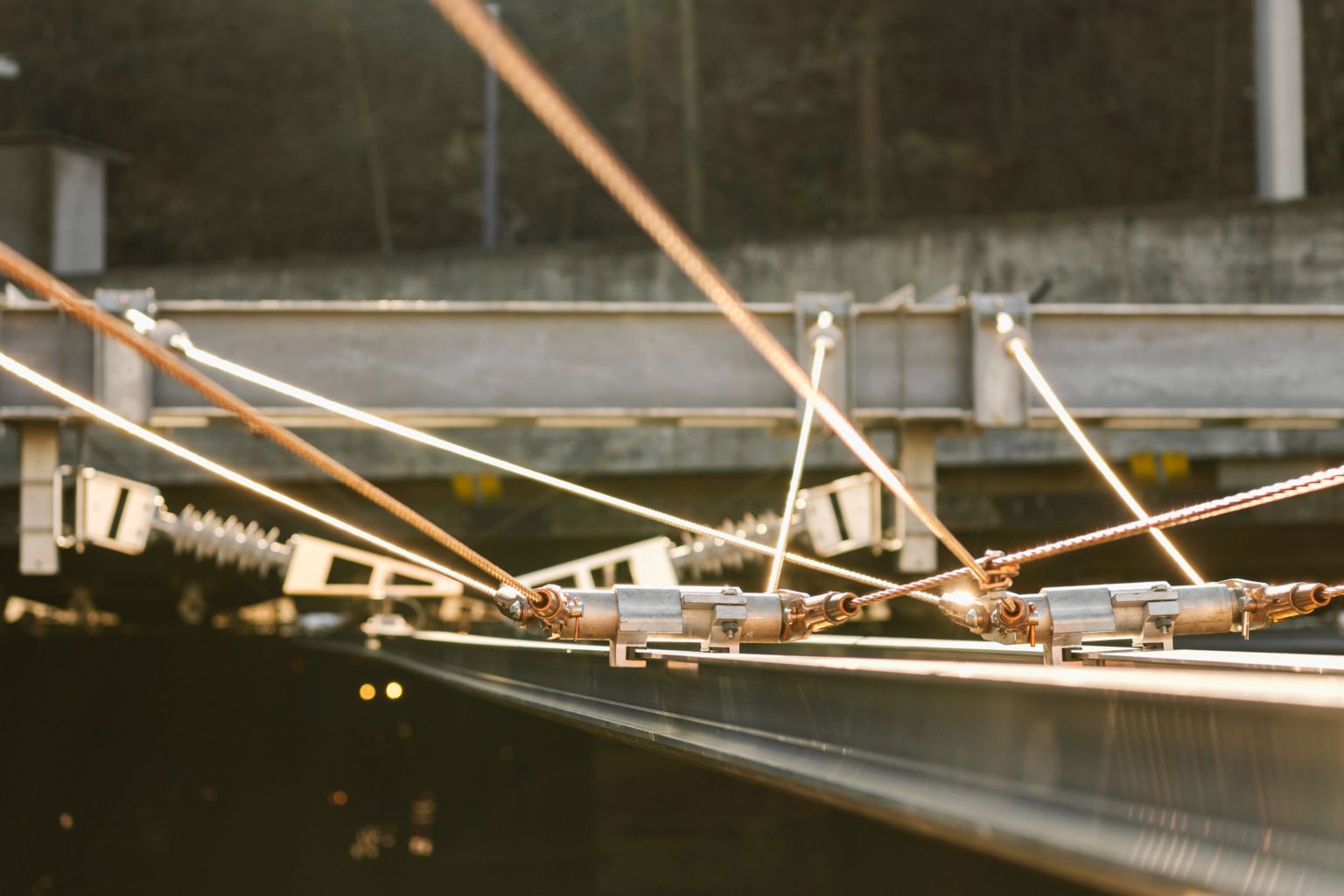 Rigid overhead conductor rail CR4 - Furrer+Frey baut Fahrleitungen ...