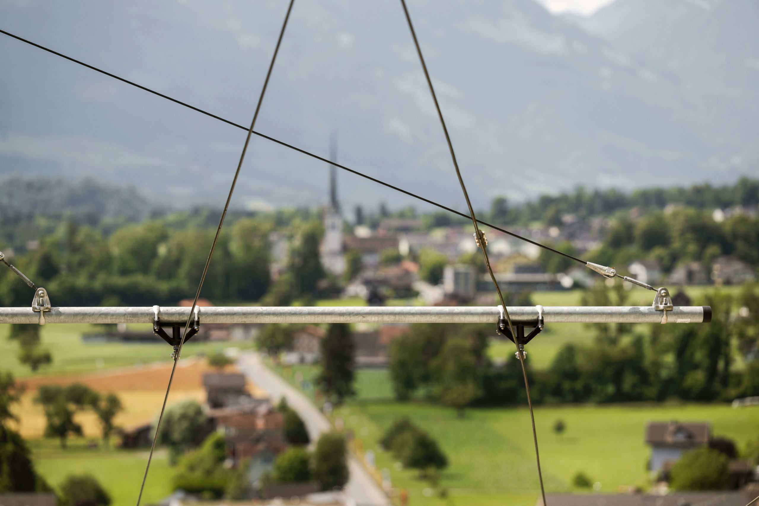 Semi-tensioned overhead contact line - Furrer+Frey baut Fahrleitungen ...