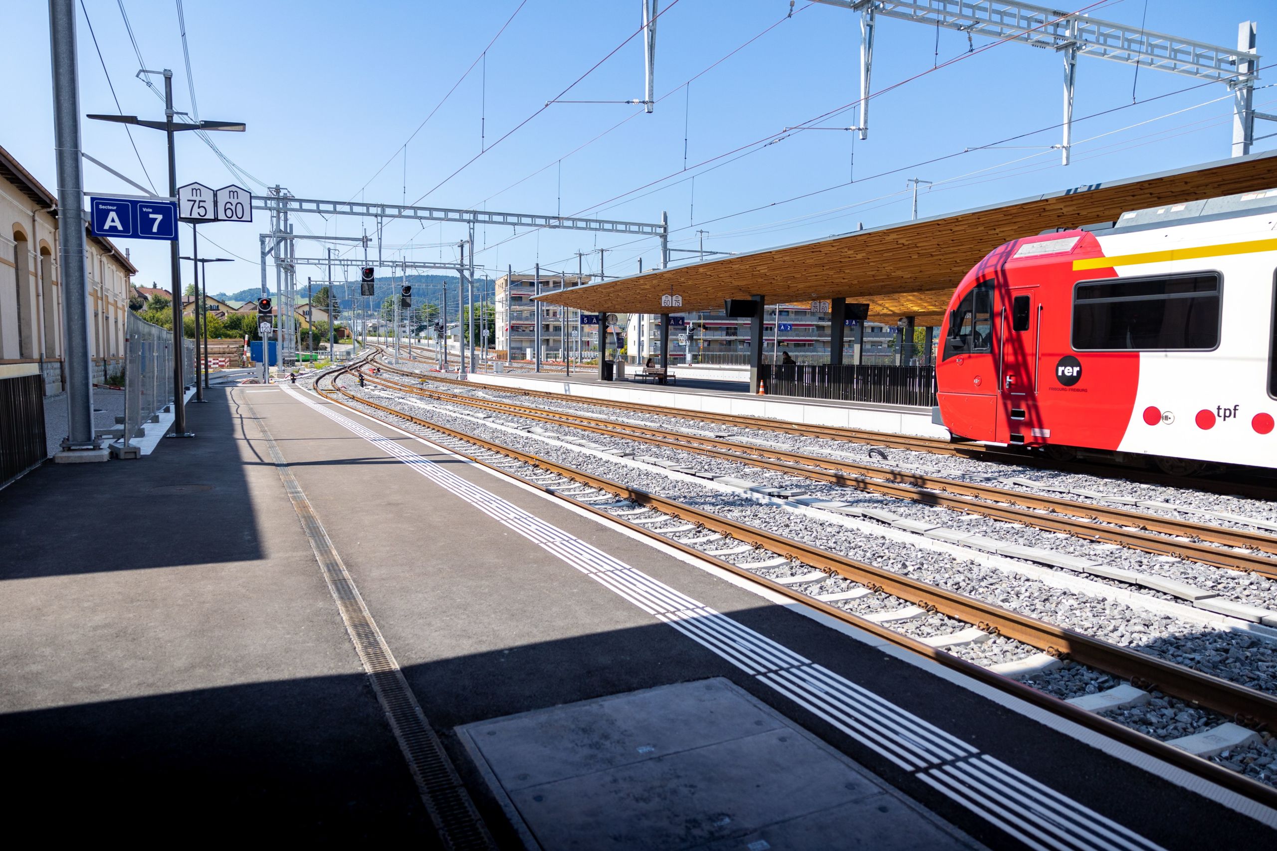 Semi-tensioned overhead contact line - Furrer+Frey baut Fahrleitungen ...