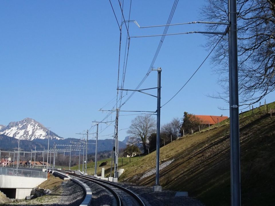 Semi-tensioned overhead contact line - Furrer+Frey baut Fahrleitungen ...