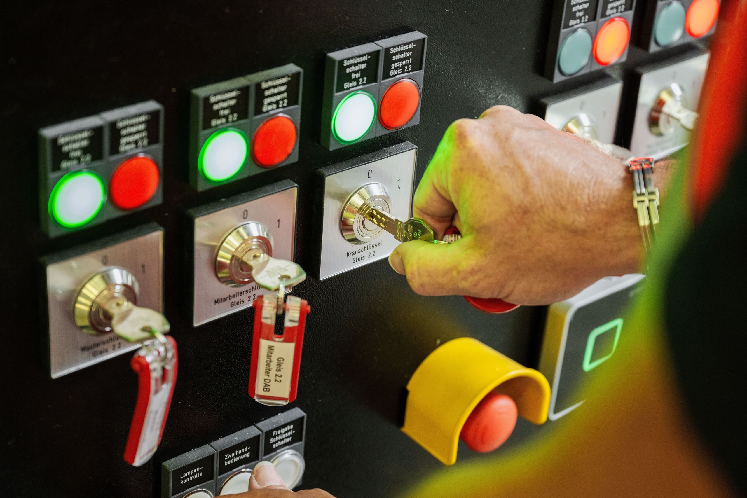 Control system services - Furrer+Frey baut Fahrleitungen - Furrer+Frey
